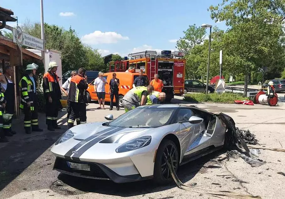 Ford GT Supercar nawasak sa unang biyahe 57014_1