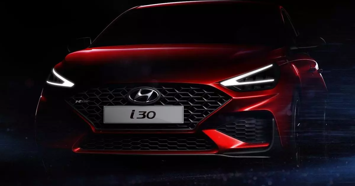 Las primeras imágenes de la actualizada Hyundai I30 aparecieron.