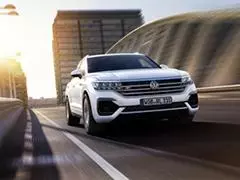 Volkswagen Touaren: Mitengo yonse ya Ruble imatchulidwa 57182_2