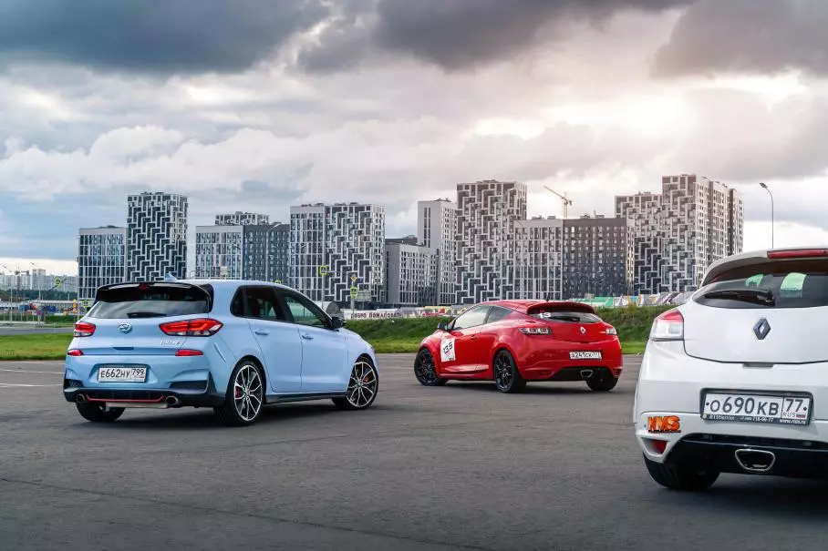 Hyundai i30 n เทียบกับ Renault Megane Rs 5731_8