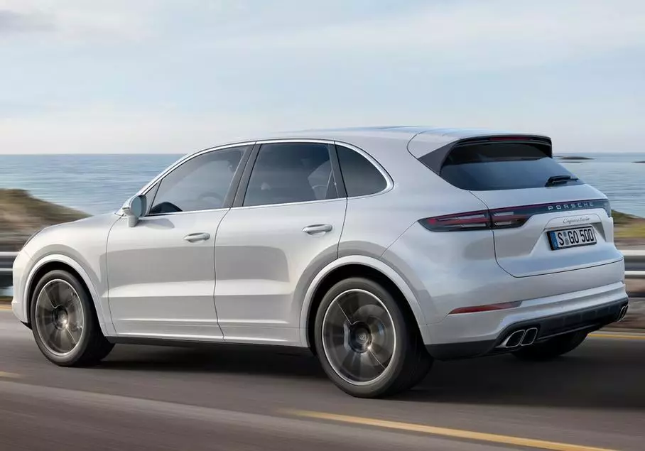 Porsche Cayenne Turbo na farko na SUVs sun sami aiki mai aiki 57866_4