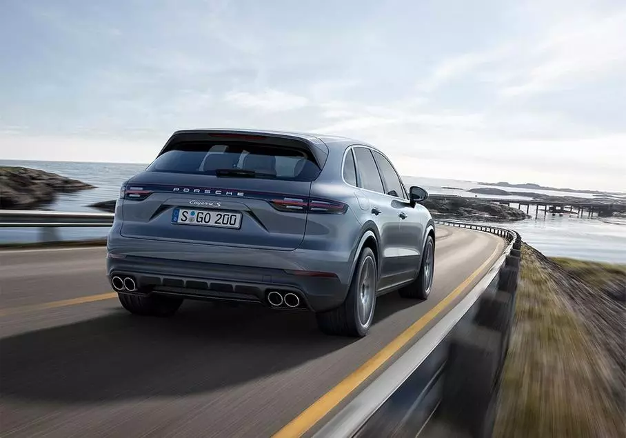 Ġdid Porsche Cayenne: Xażi Ġodda, Roti ta 'wara Swivel u Buttuni Touch 57894_2