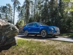 Bentleyは「雲へのレース」のために準備されたSUV Bentayga 58773_2