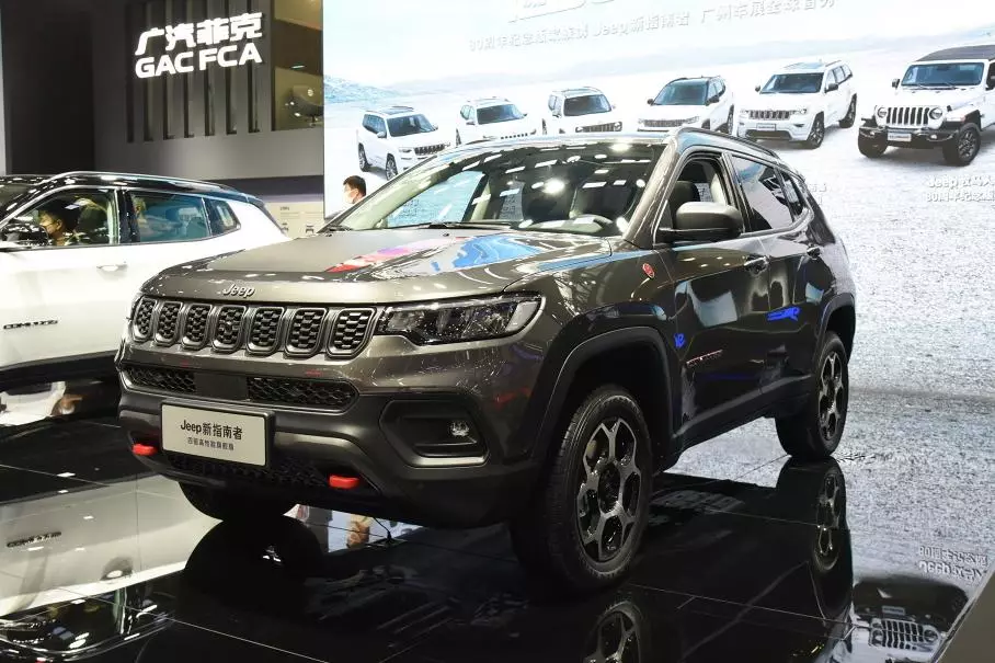 ការធ្វើឱ្យទាន់សម័យ Jeep ត្រីវិស័យសម្គាល់ខ្លួនគាត់បានបិទទាំងស្រុង 5952_1