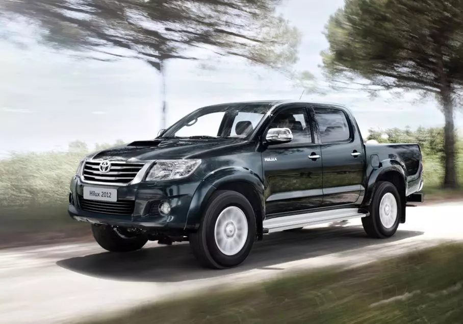 Toyota Rusya'da Dokuz Bin Hilux Pickups'a cevap veriyor 61974_1