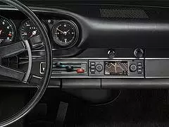 Porscheは古典的な911のための新しいフロントパネルを作った 62885_2