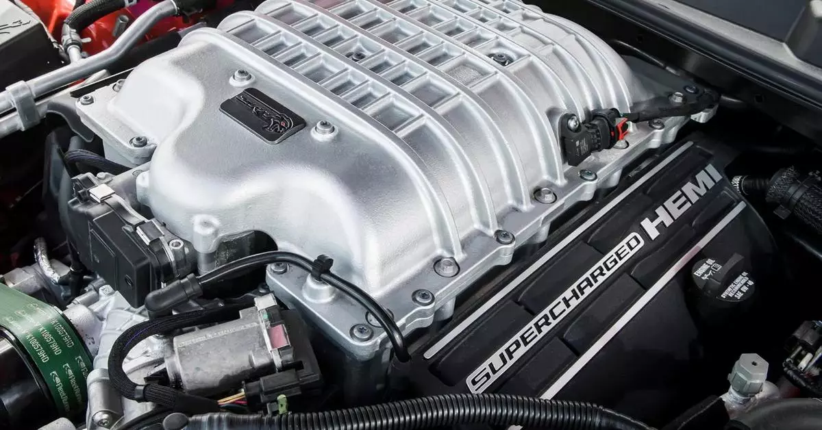 Dodge chef annoncerede en hurtig fejl i motorer V8 Hellcat