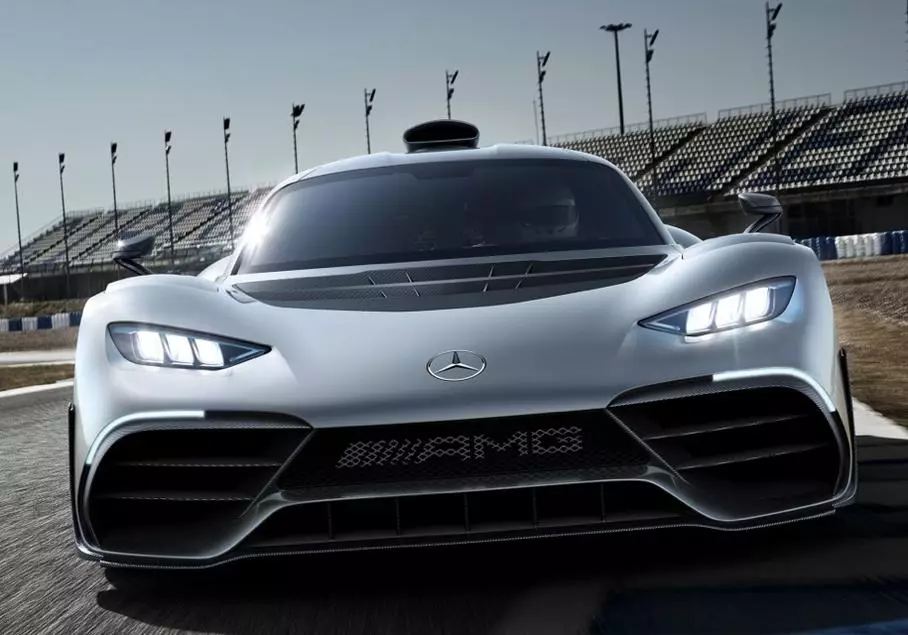 Mercedes-Amg Hypercarはフォーミュラ1の車と一緒に集まる 63757_1