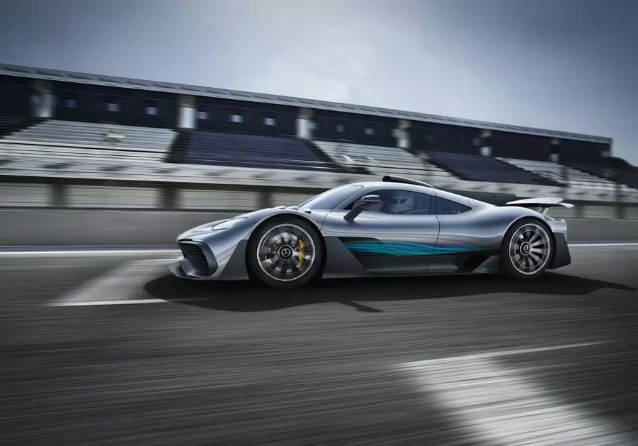 Mercedes-Amg Hypercarはフォーミュラ1の車と一緒に集まる 63757_2