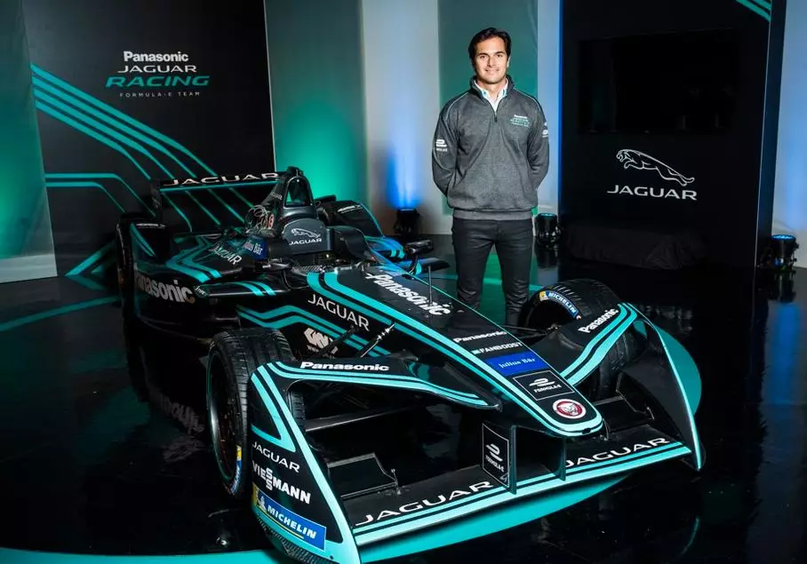 แชมป์แรกของ Formula E กลายเป็น Jaguar Rider 64032_1