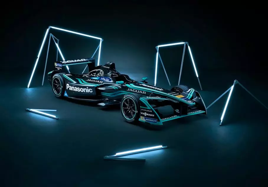 Formulaning birinchi chempioni e Jaguar chavandoz bo'ldi 64032_2