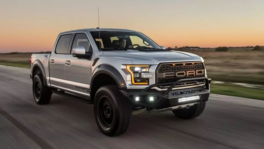 Ford F-150 Raptor dispergoval na 