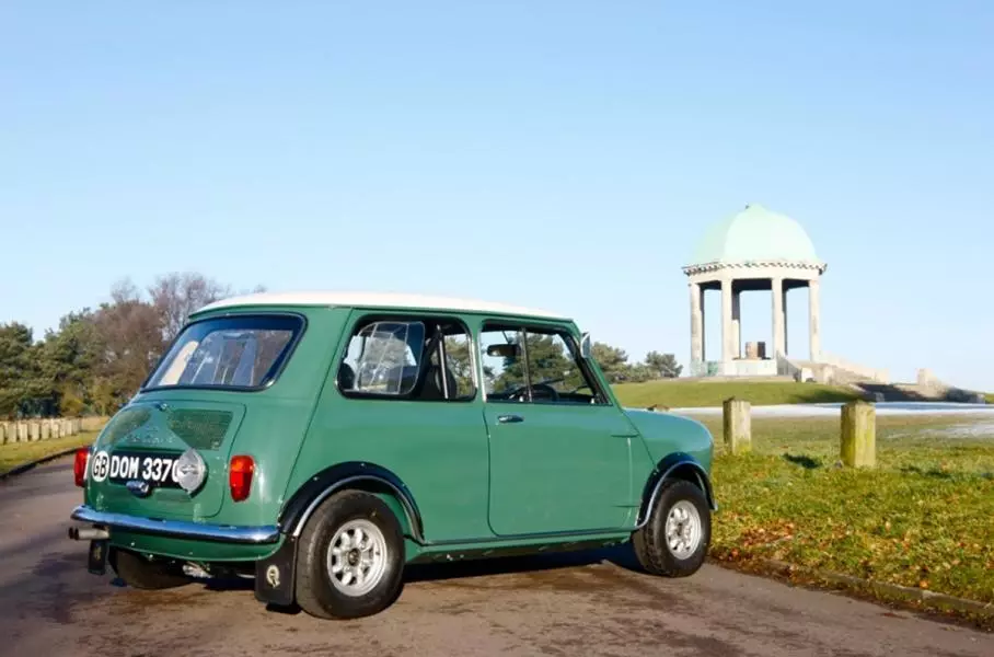 The fastest, luxurious and unusual mini 64622_12