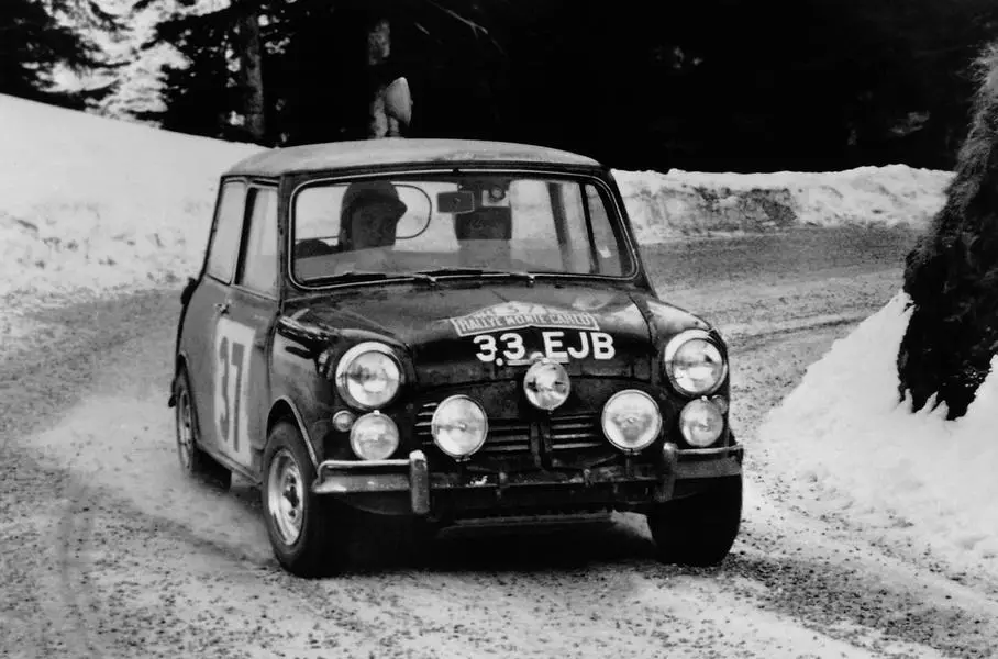 The fastest, luxurious and unusual mini 64622_7