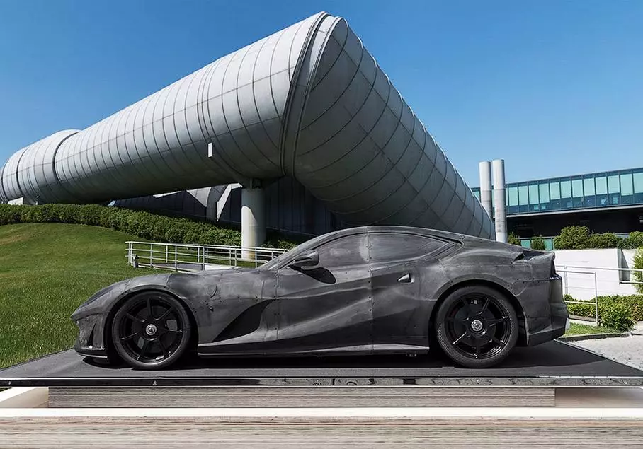 Kaupankäynti asetetaan kallein Ferrari 812 Superfast. Mutta ilman moottoria ja salonkia 64739_1