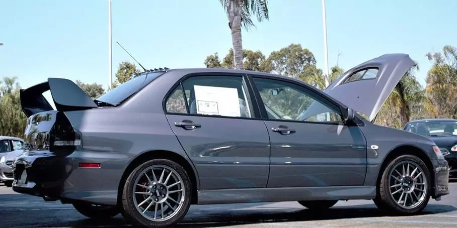 The price of the 11-year-old Lancer EVO was raised above 100,000 dollars 65140_4