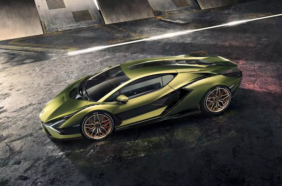 Lamborghini lehen hibridoa: 819 indar eta 2,8 segundo 