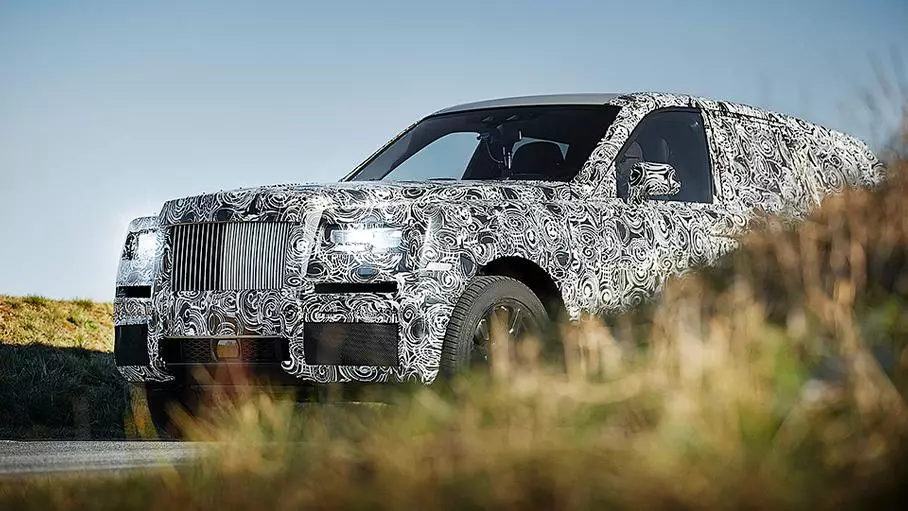 Rolls-Royce แสดง SUV 