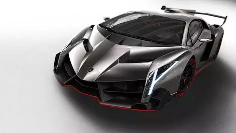 E 'ngoe ea beng ba li-lamborghini Veneno Veneno e ile ea tlosa Supercar 6544_2