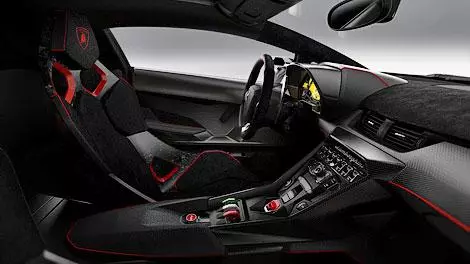 Mumwe wevaridzi vatatu veLamborghini veneno akabvisa iyo Supercar 6544_4