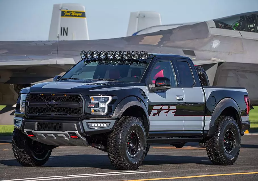 Ang Ford Pickup Fighter gibaligya sa $ 300,000 65593_1