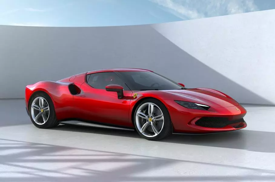 Ipinakilala ni Ferrari ang unang supercar ng kalsada sa Engine ng V6 663_1