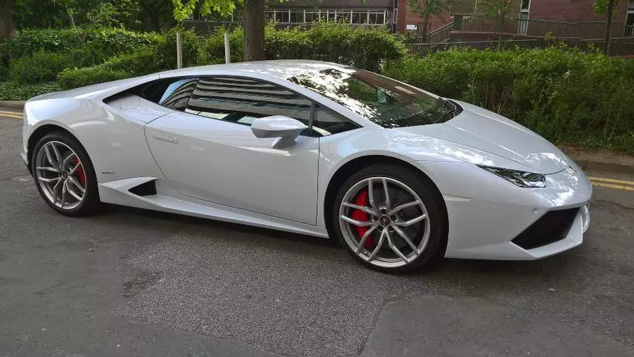 Još jedan taksi lamborghini pojavio se u Velikoj Britaniji. Sada su dva 66523_2