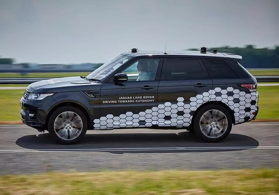 Die eerste outonome SUV het by Land Rover verskyn 66644_1