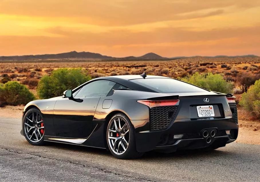 A Amurka, an saka LEXUs LFA don siyarwa tare da nisan mil 573 6783_2