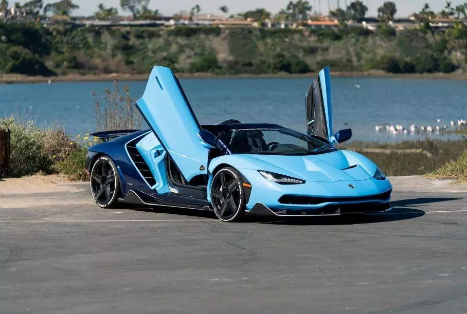 Li Rûsyayê, Lamborghini centenario ji bo 293 mîlyon rubles tê firotin 68027_1