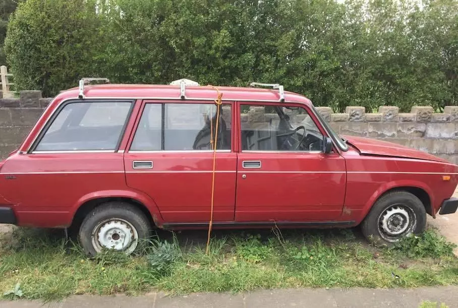 In Großbritannien fand alte Lada, die seit 20 Jahren in der Garage stand 68273_1