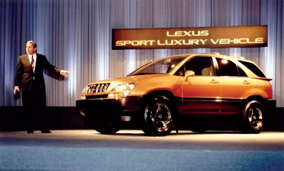 Oppdatert Lexus RX. 6854_2