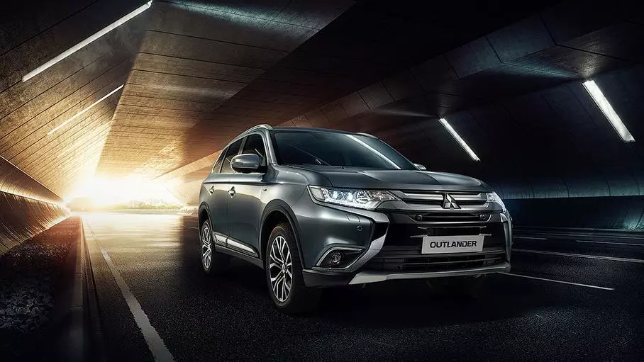 Mitsubishi a apporté la plus chère Outlander à la Russie 68961_1