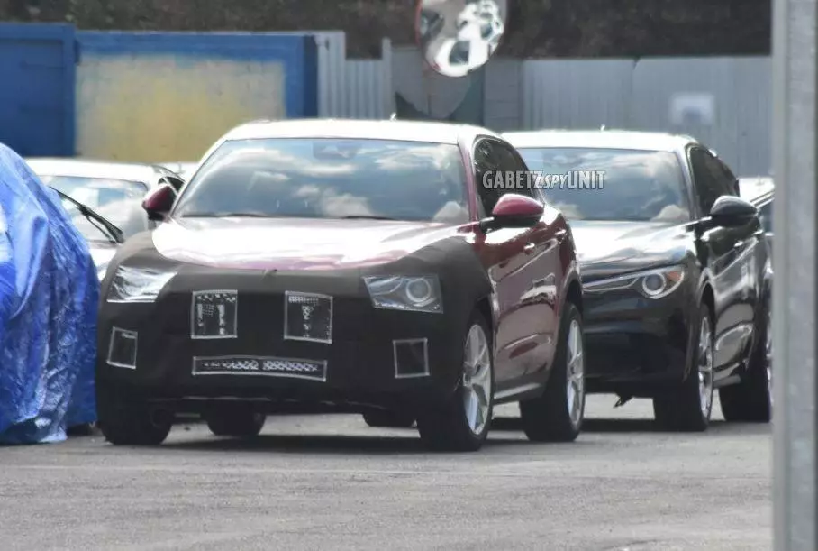 Maserati testează un nou crossover deghizat ca Alfa Romeo 6983_1