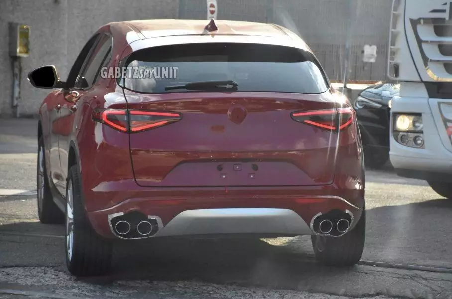 Maserati testează un nou crossover deghizat ca Alfa Romeo 6983_3