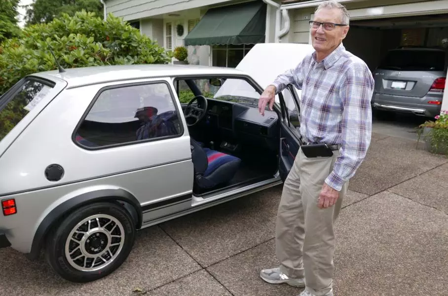 De man trochbrocht 7 jier en 140 tûzen dollar om âlde Volkswagen te herstellen 69984_3