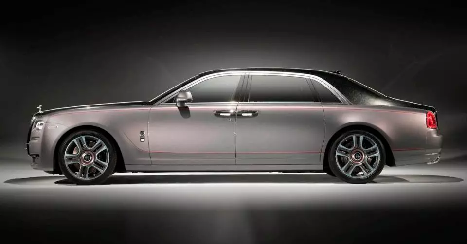 Geisterdiamanten, die in Rolls-Royce bedeckt sind