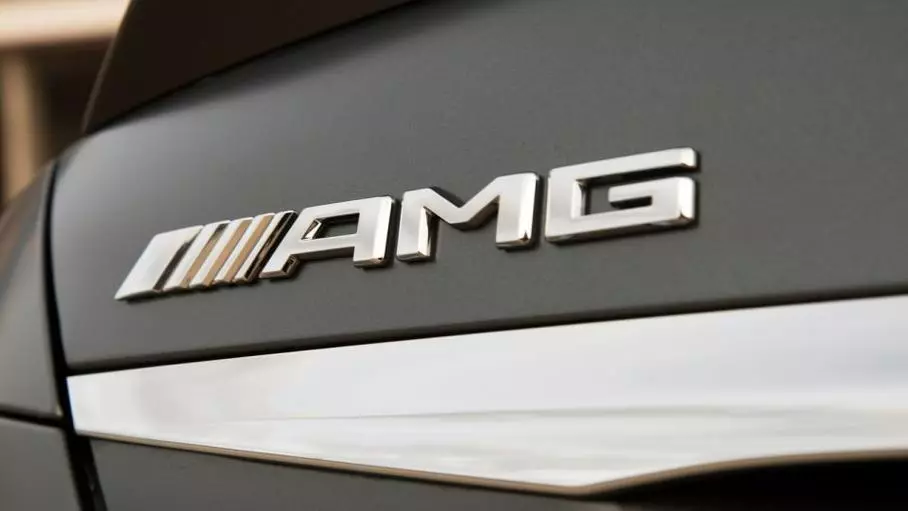 Mercedes-AMG akan dipaparkan di pesaing Geneva Porsche Panamera 70055_1