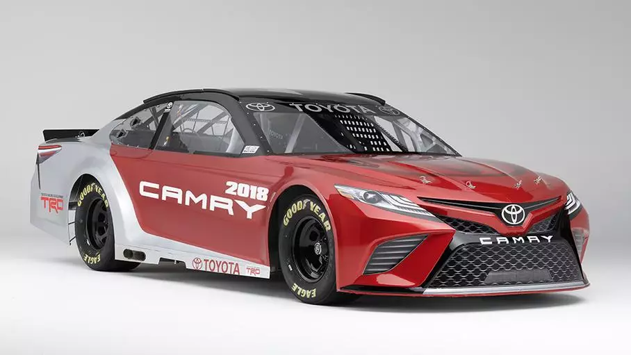 Nieuwe Toyota Camry bereid voor racen 72003_1