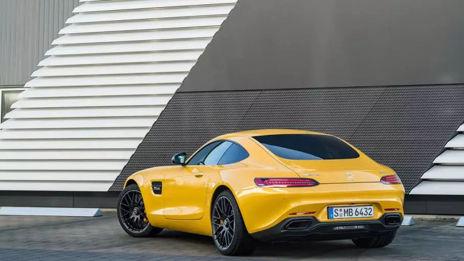 საგზაო Mercedes-AMG GT დასძინა სრული შასი 72068_2