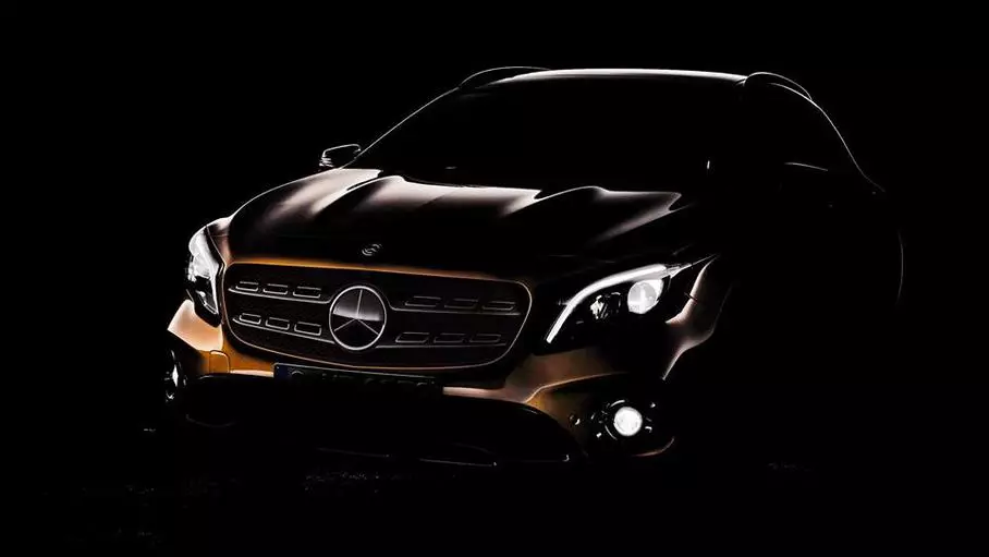 Mercedes showed the first image of the updated GLA 72241_1