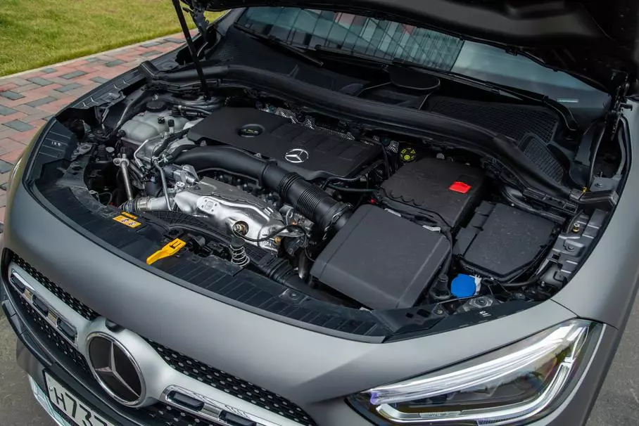 Mal, დისტანციური და გზები: გაოცება ფასი Mercedes Gla 7224_4