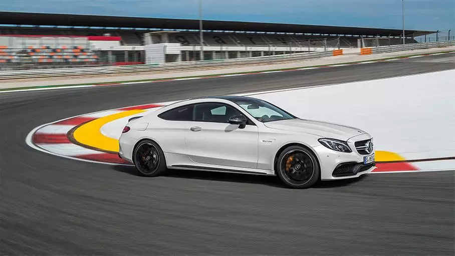 Mercedes-Benzek BMW M4 lehiakide bat aurkeztu zuen 7308_1