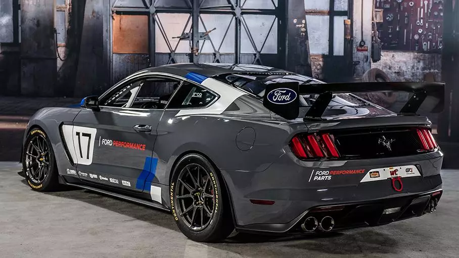 Ford GT Assemers tariede mustang foar racing 74264_3