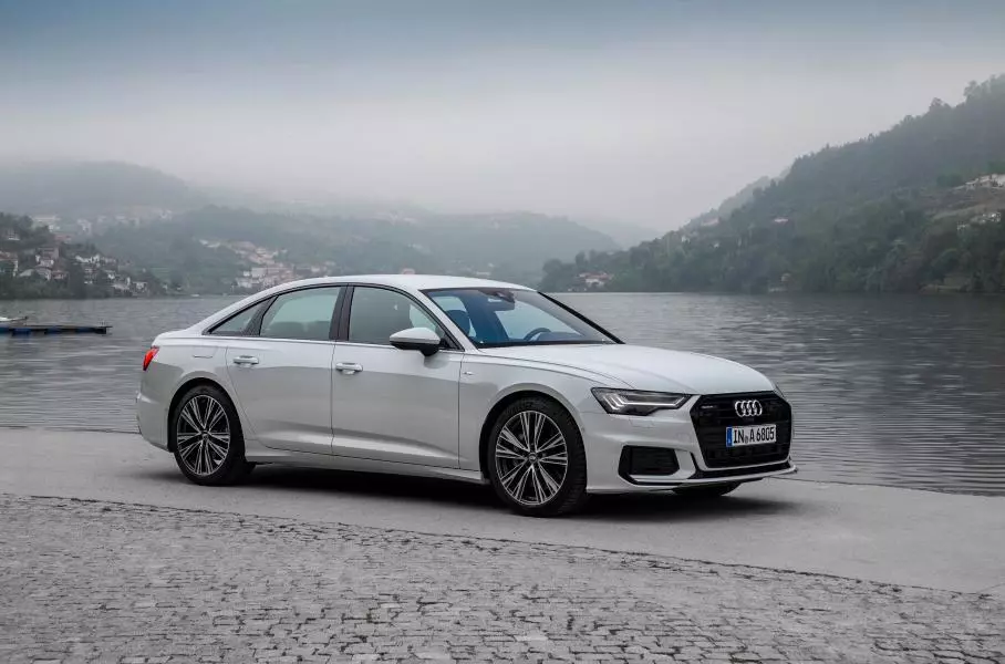 Die naam van die koste van die nuwe sedan Audi A6 genoem 74272_1