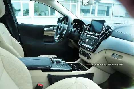 Mercedes-Benz Coupe Salonunun ilk şəkillərini nəşr etdi 7508_2