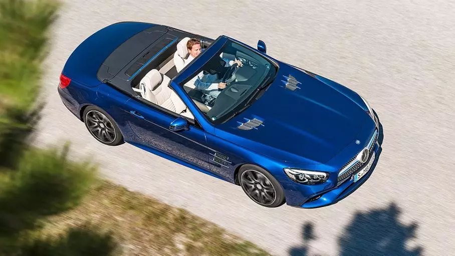 Mercedes-Benz called ruble prices for new roadster 7540_3