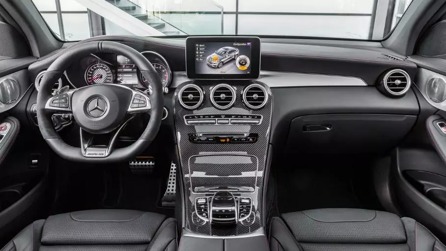 Der Mercedes-Benz GLC Coupé Crossover erschien AMG-Modifikation 76116_4