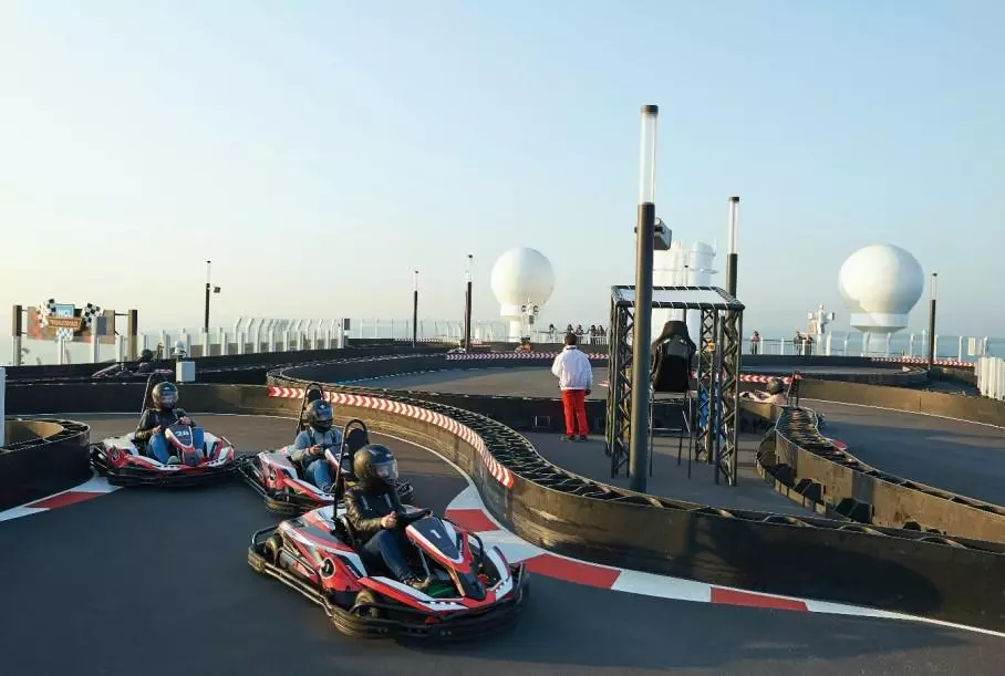 On the cruise liner built a track for kart 76131_2