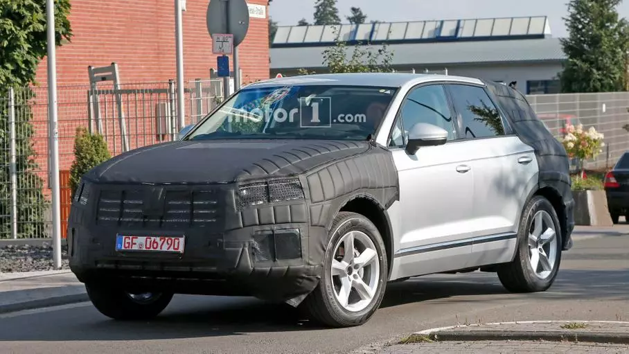 Die eerste spioenskote van die nuwe VW Touareg het verskyn 76544_1